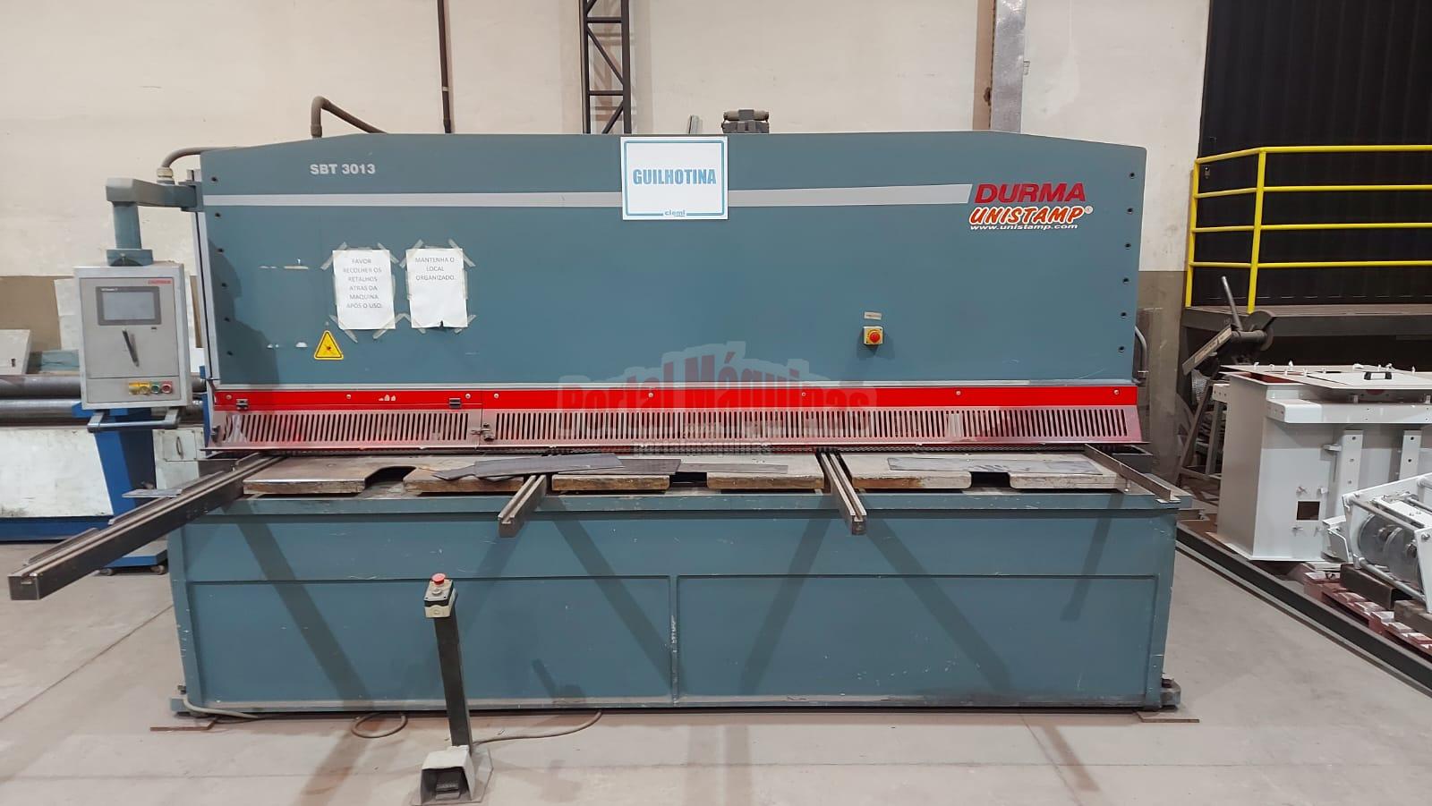 Guilhotina Hidráulica p/ aço marca Durma Unistamp 3000 mm x 13 mm ...